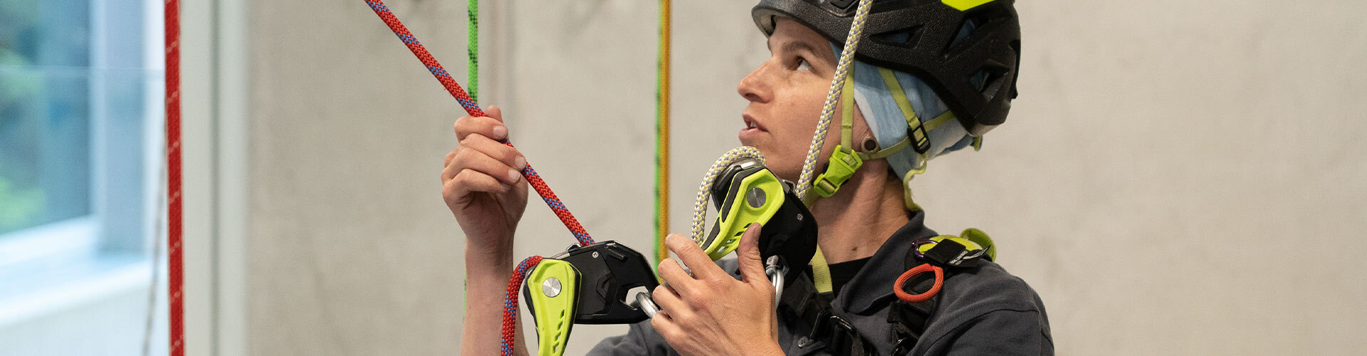 MEGAWATT - the new, universal abseiling device | EDELRID